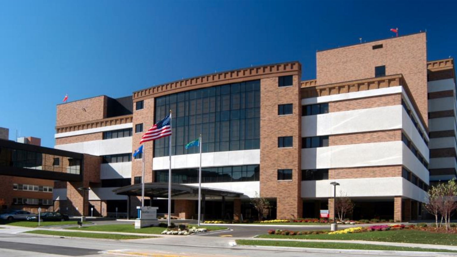 Bellin Hospital Courtyard Building - Tweet Garot